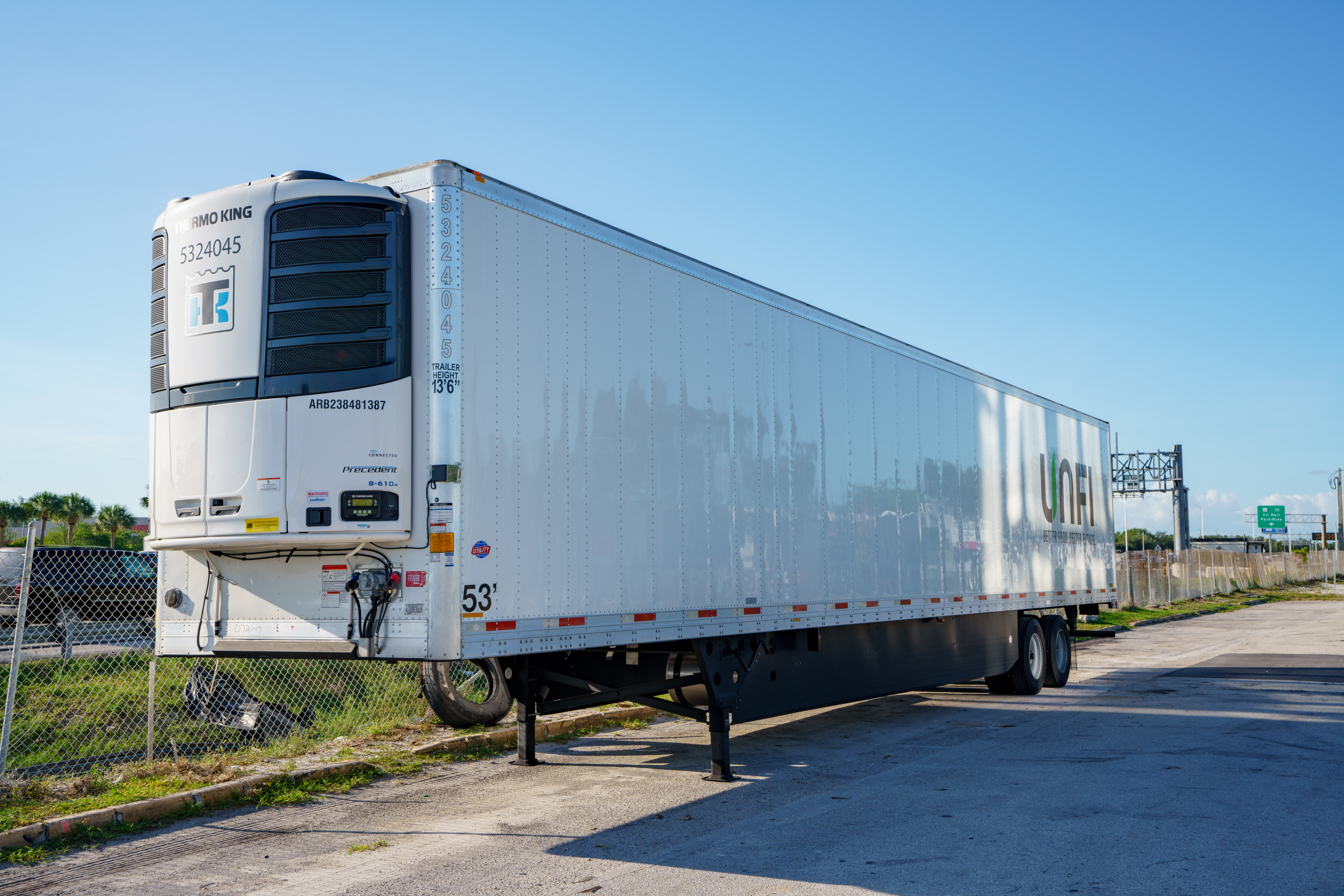 What is Reefer Container? Uses, Types, Dimensions, and Cost