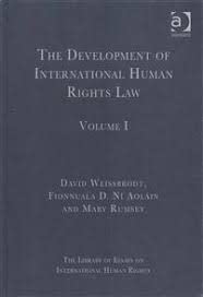 Amazon.co.jp: The Library of Essays on International Human Rights ...