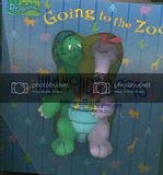 Going to the Zoo, ages 3 and up, with finger puppets in book: Rodecker ...