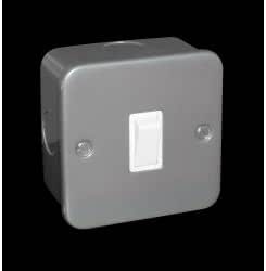 1 Gang 2 Way Metalclad Switch : Amazon.co.uk: DIY & Tools