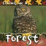 Living in a Forest (Animal Habitats): Whitehouse, P.: 9781595155443 ...
