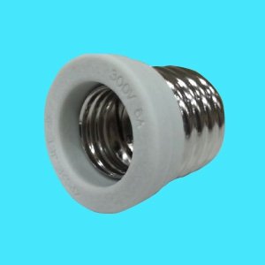 Amazon.co.jp: 旭光 【ケース販売特価 10個セット】 E39→E26 ソケット変換アダプター 白 016500_asahi_set : ホーム＆キッチン