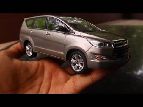 1:36 Scale Detskyy Pull Back toyotaa innovaa Premium Scale Model car ...