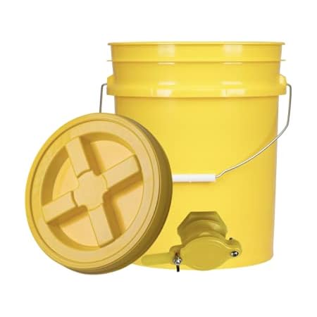 Amazon.com : Little Giant Plastic Honey Bucket Bucket with Honey Gate ...