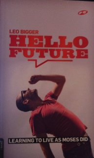 Hello Future: Learning to Live As Moses Did: Leo Bigger: 9783033032996 ...