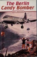 The Berlin Candy Bomber: Halvorsen, Gail S.: 9780882903613: Amazon.com ...