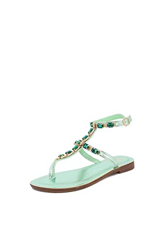 Come Vestirsi per una Serata al Mare: Guida Look Donna 2025