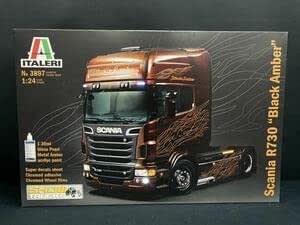 Amazon.co.jp: IT3897 スカニア R730 ブラックアンバー トラクターヘッド 124 プラモデル イタレリ プラッツ : おもちゃ