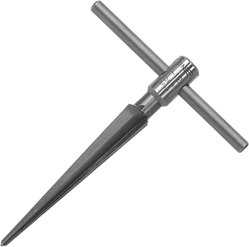 What are the main components of a reamer?