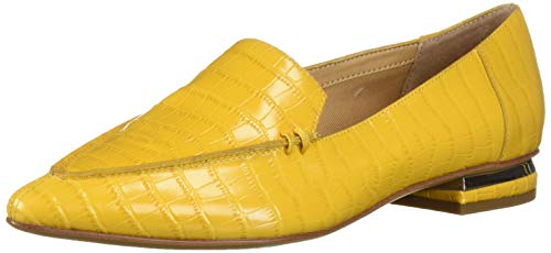 How to Wear Yellow Shoes [15 Suggestions with Pictures!]