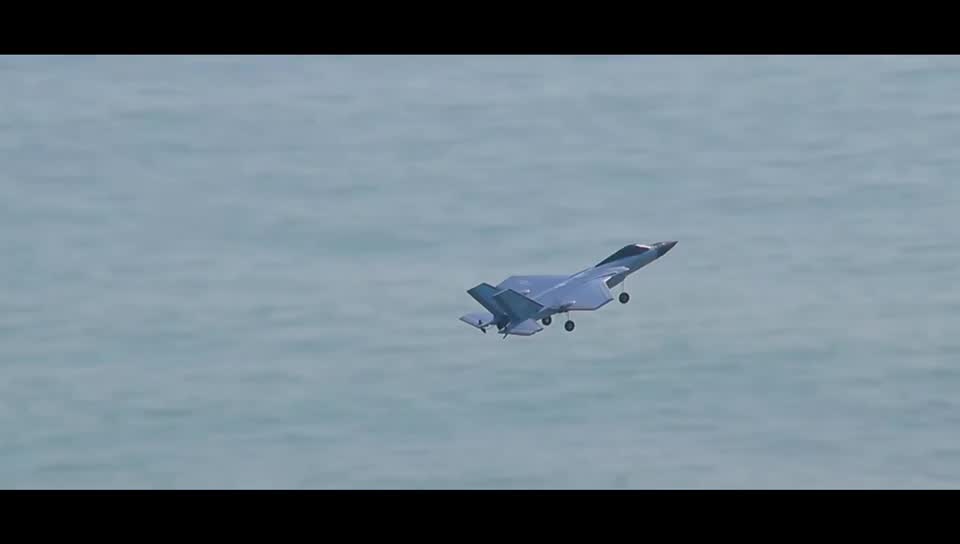 Watch Landbow RC Plane - 2.4Ghz 4 Channels Remote Control Airplane ...