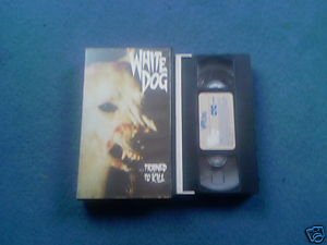White Dog [VHS] [1981] : Sam Fuller: Amazon.co.uk: DVD & Blu-ray