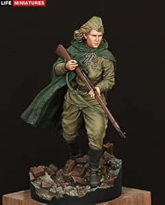 Life miniatures 1/35th scale WW2 Red Army Female Sniper Figure : Amazon ...