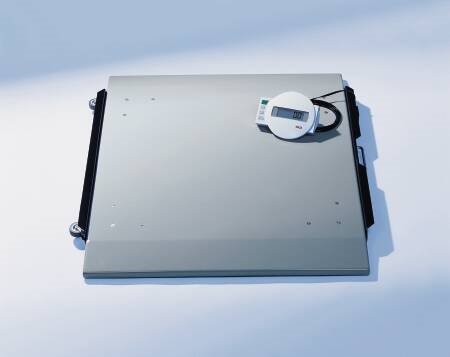 Amazon.com: Seca 674 Wheelchair Scale - 6741321104EA - 1 Each/Each ...