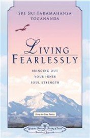 Living Fearlessly : YOGANANDA: Amazon.in: Books