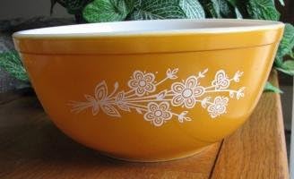 Amazon.com: Pyrex Butterfly Gold 2.5 Quart Mixing Bowl: Home & Kitchen
