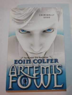 Artemis Fowl Criminally Good: Eoin Colfer: 9780241335604: Amazon.com: Books