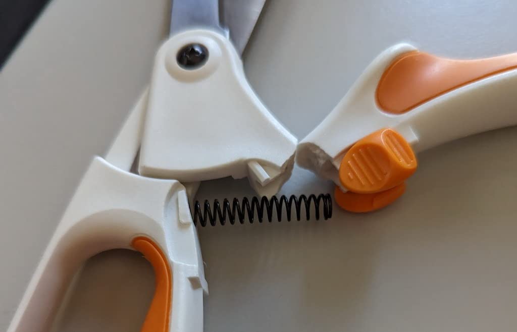 FISKARS BR9911 Scissors Bent Spring Action : Amazon.com.au: Home