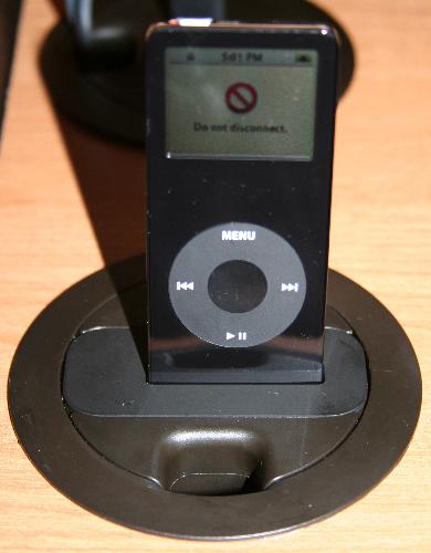 Amazon.com: Belkin in-Desk Dock for iPod F5U255-GR-KIT : Electronics