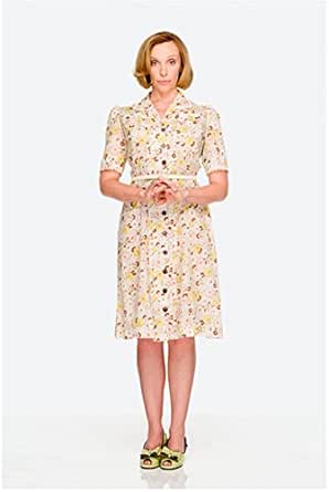 United States of Tara Toni Collette as Tara Gregson as a prim Alice 8 x ...