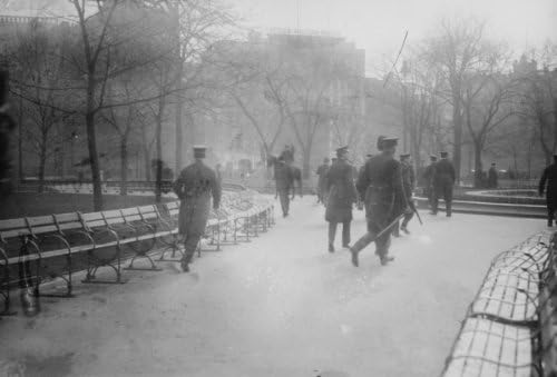 Amazon.com: Police hurry to bomb-throwing scene, Union Square ...