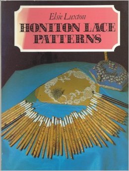 Amazon.co.jp: Honiton Lace Patterns : Luxton, Elsie: 洋書