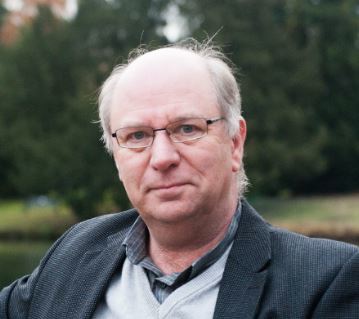 Amazon.co.jp: John Simpson: books, biography, latest update