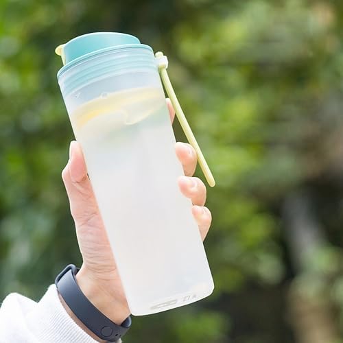 Amazon｜【食品接触対応の樹脂製】MYEEDA ウォーターボトル 600ml ボトル プラスチック メモリ付き水筒 男の子 女の子 ワンタッチ おしゃれ 洗いやすい スポーツボトル 軽量 ...