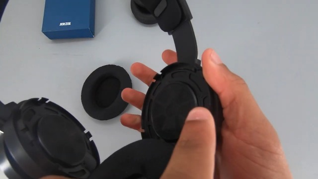 Watch Installing Replacement Ear Pads on the Philips SHP9500 on Amazon Live