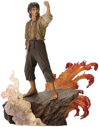 Amazon.com: Diamond Select Toys The Lord of The Rings Gallery: Frodo ...
