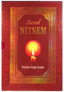 Sacred Nitnem - Red Velvet Hard Cover: 0714131710348: Books - Amazon.ca