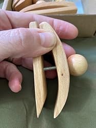 Amazon.com: 4 Medium Wooden Art Hangers - Wooden Art Clamps for Walls ...