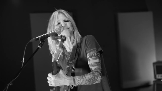 Watch Kelly Macleod New Solo Release Wide Open on Amazon Live