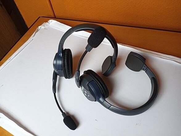 Amazon.com: Eartec UL4S Ultralite 4-Person Headset System (USA) with ...