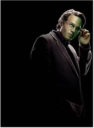 Mark Ruffalo as Bruce Banner adjusting glasses 8 x 10 Inch Photo at ...