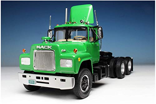 AMT Mack R685ST Semi Tractor 1:25 Scale Model Kit (AMT1039) - SantaBILT®