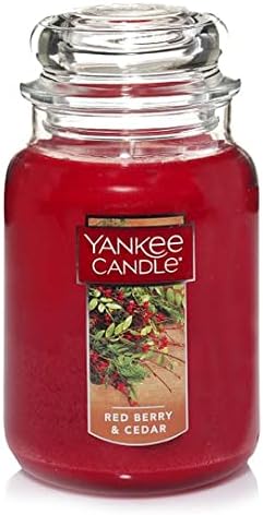 Amazon.com: Yankee Candle Red Berry & Cedar Large Jar Candle, Festive ...