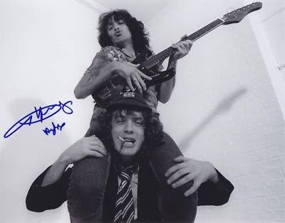 Amazon.com: Sports Memorabilia Angus Young Signed 8x10 Photo W/COA AC ...
