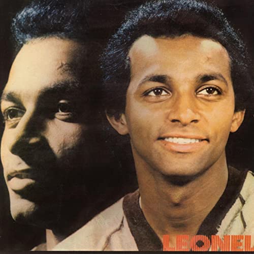 Amazon.com: Autocarro 45 : Leonel: Digital Music