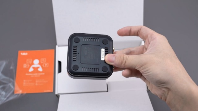 What is included in the package of 1Mii B06HD+