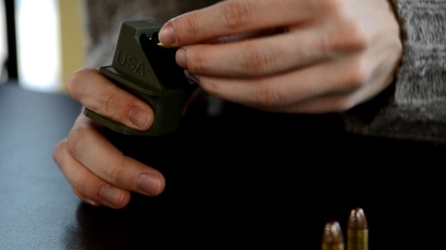 Watch EZMAGLOADER Shield Plus 9mm Loader on Amazon Live