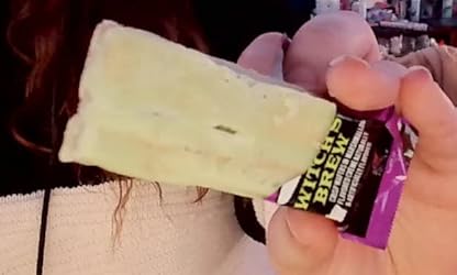 Amazon.com : KitKat Halloween Witch's Brew - 9.8oz (3 Pack) : Grocery ...