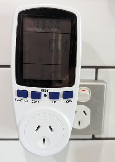 240V Plug Power Meter Energy Watt Voltage Amps Meter Consumption Energy ...