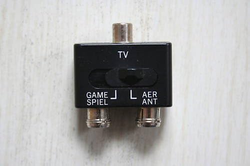 RF TV Switch Box - Game/Spiel to Aerial/Antenna - NES, SNES, N64, Mega ...