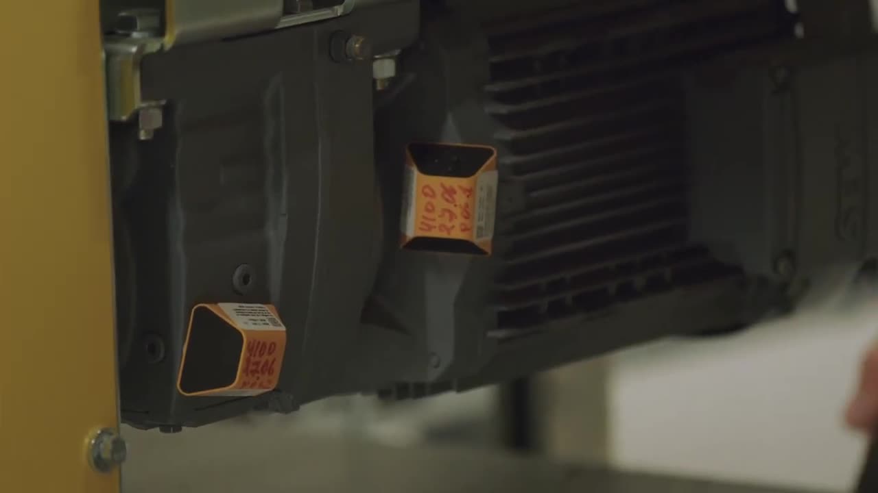 Watch Amazon Monitron Starter Kit, an end-to-end system for equipment ...