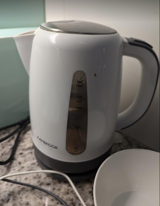 Kambrook Pour with Ease 1.7 Litre Kettle, KKE280WHT: Electric Kettles ...