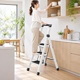 ・ブランド:YASUADS・製造元:YASUADS・モデル:TZ-WHITE3・製造元/メーカー部品番号:VCDF-TZ-WHITE3-JP11・【高い場所に届きやすい3段タイプ】幅広い踏み板を3段備えた折りたたみ脚立です。収納棚の上段から...