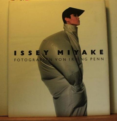 Amazon.com: Issey Miyake (New York Graphic Society Books ...