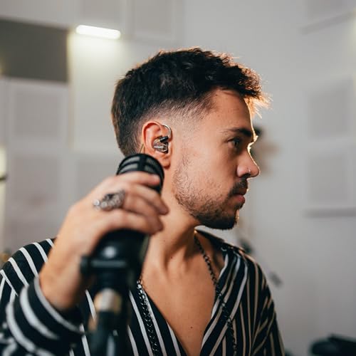 Play A Medio Vivir by Ariel Torres on Amazon Music