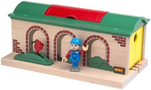 BRIO 33530 Wooden Railway System: Stop & Go Shed : Amazon.co.uk: Toys ...